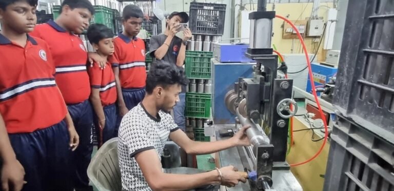 Theory vs Practical Education: Modern Approach for Schools